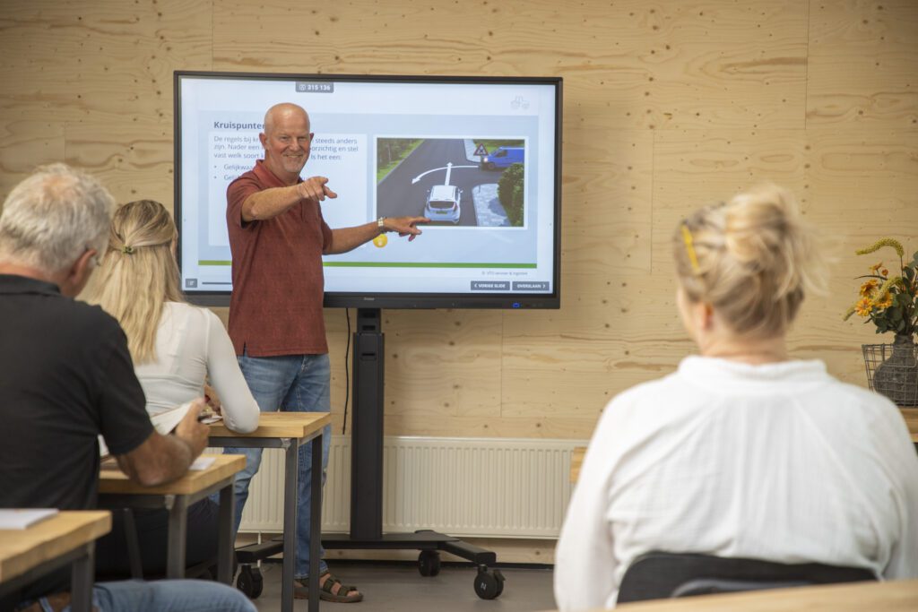 Theorietraining | Dinkla Rijopleidingen Friesland