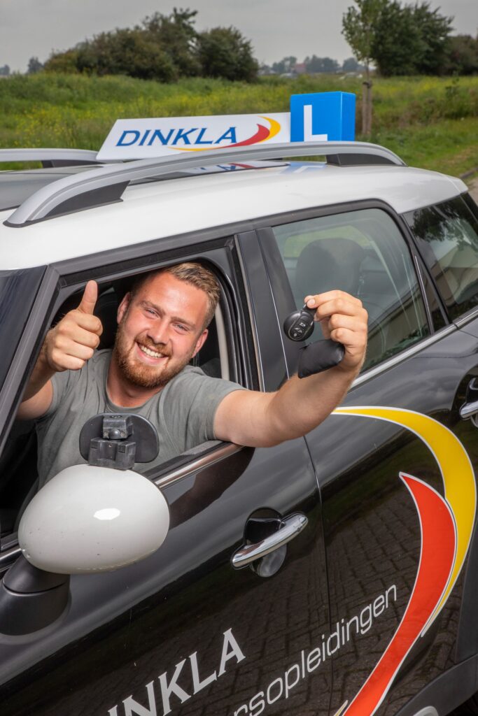 Autorijbewijs halen? Ontdek de RIS methode | Dinkla Verkeersopleidingen