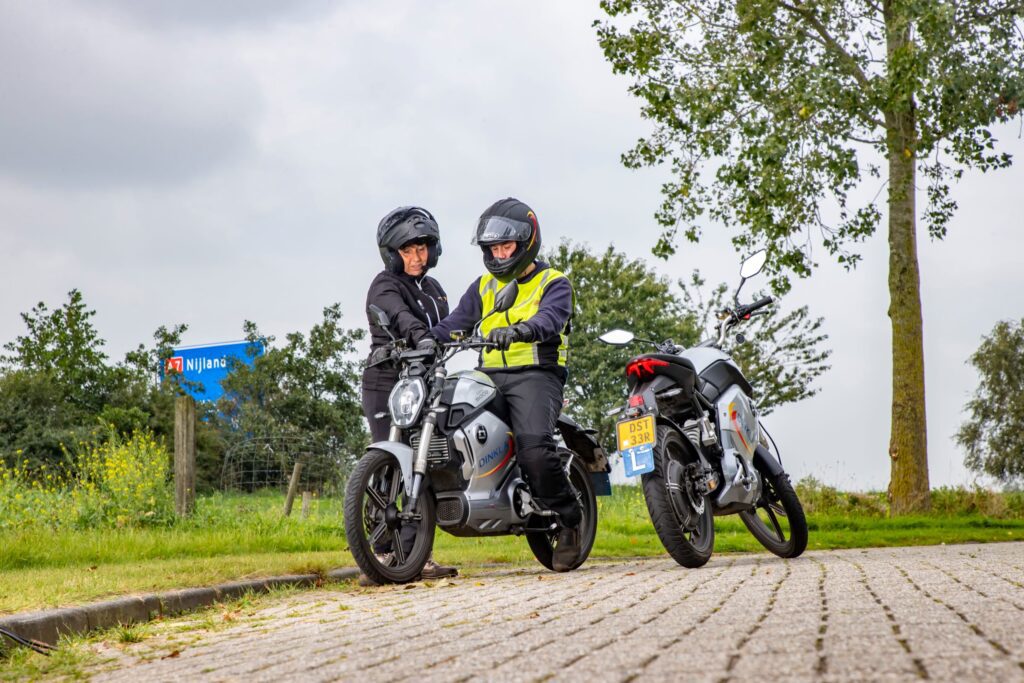 Snel je AM bromfietsrijbewijs bij Dinkla